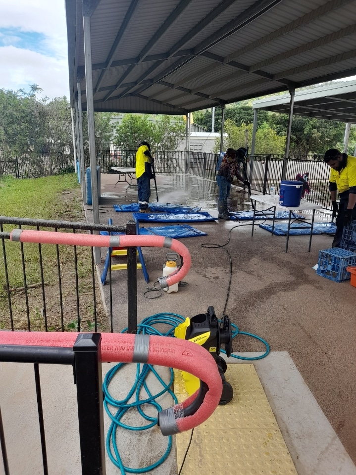 Gungarde Community Aboriginal Corporation interns help cleanup in Wujal ...